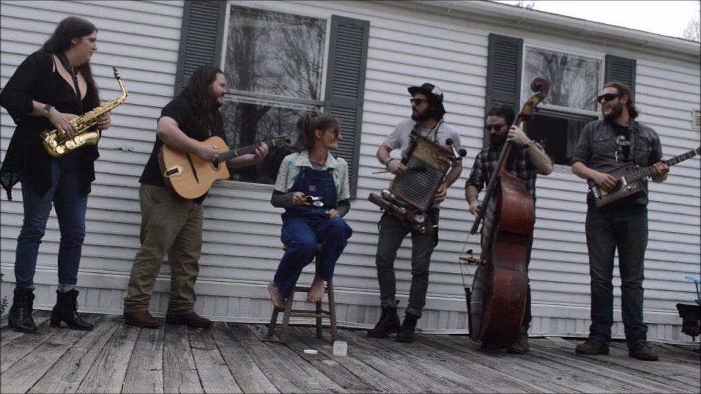 WATCH: FOLKFACES w/ Abby the Spoon Lady - We're on the Move Now ...